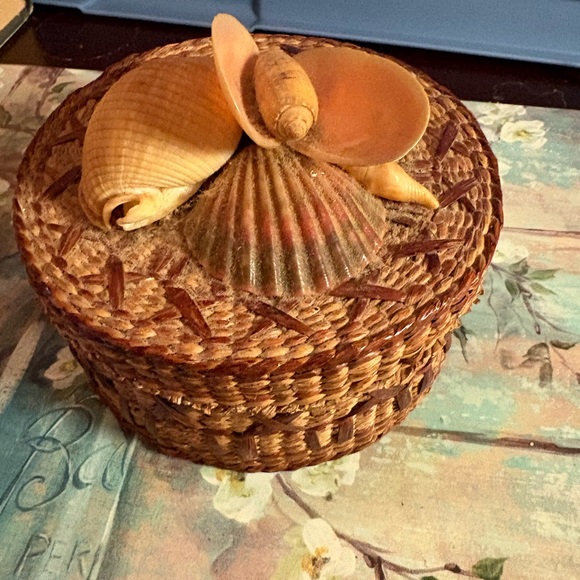 Art | Vintage Wicker Trinket Box With Lid Shells On Top | Poshmark